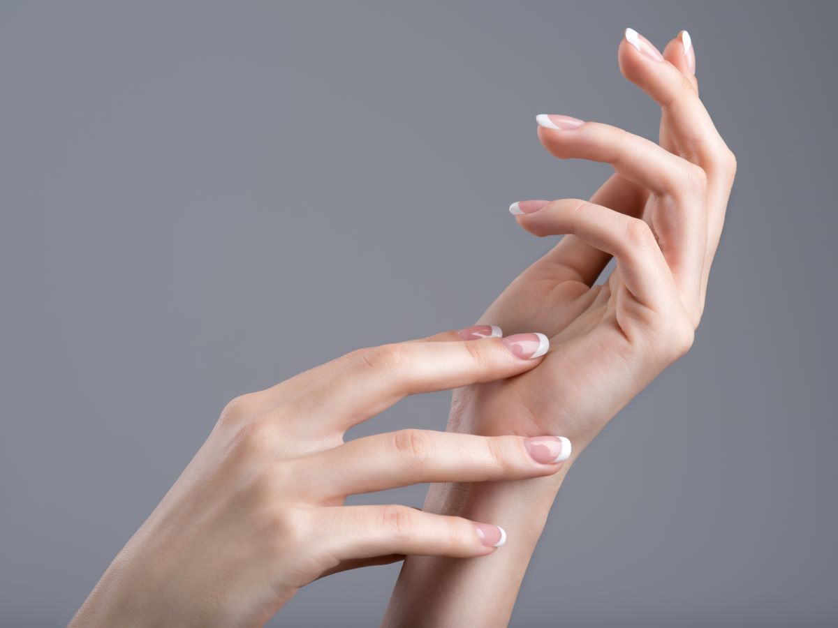 Tangan sering berkeringat, benarkah sakit jantung? | GOODLIFE