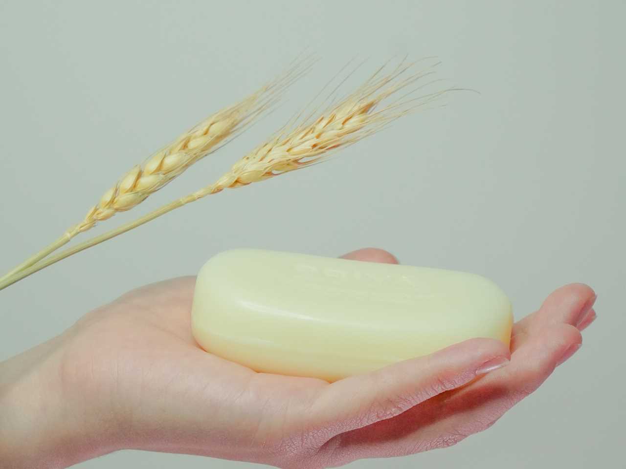 Jangan Anggap Sepele, Ini Risiko Gunakan Sabun Biasa Untuk Muka | GOODLIFE